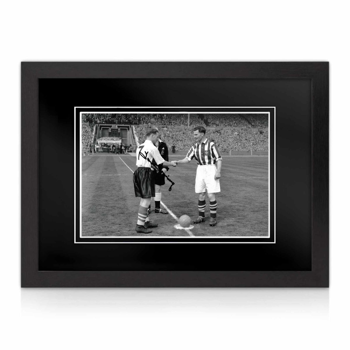 Sir Thomas Finney CBE Signed 12x8 Photo – The Collectors Corner