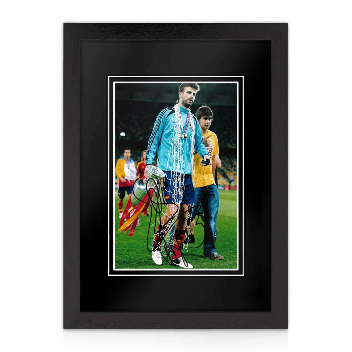 Gerard Piqué Signed 12x8 Photo – The Collectors Corner