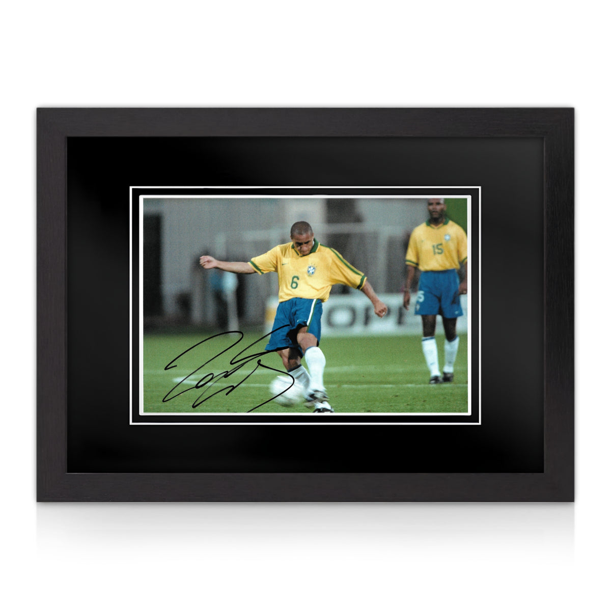 Roberto Carlos Signed A4 Photo – The Collectors Corner