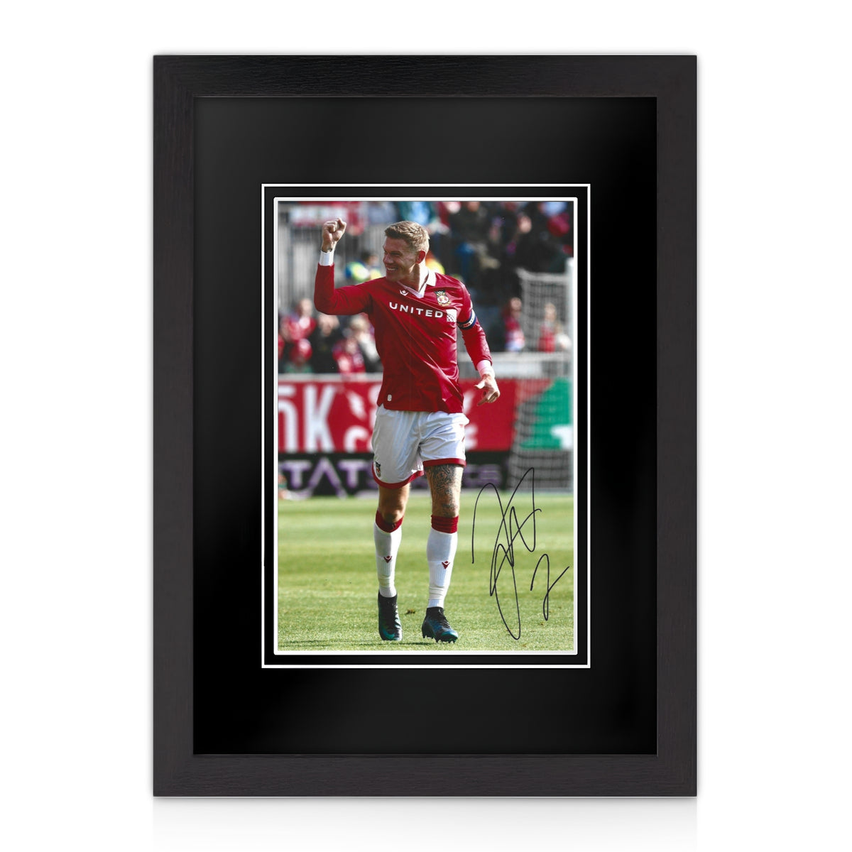 James McClean Signed A4 Photo – The Collectors Corner