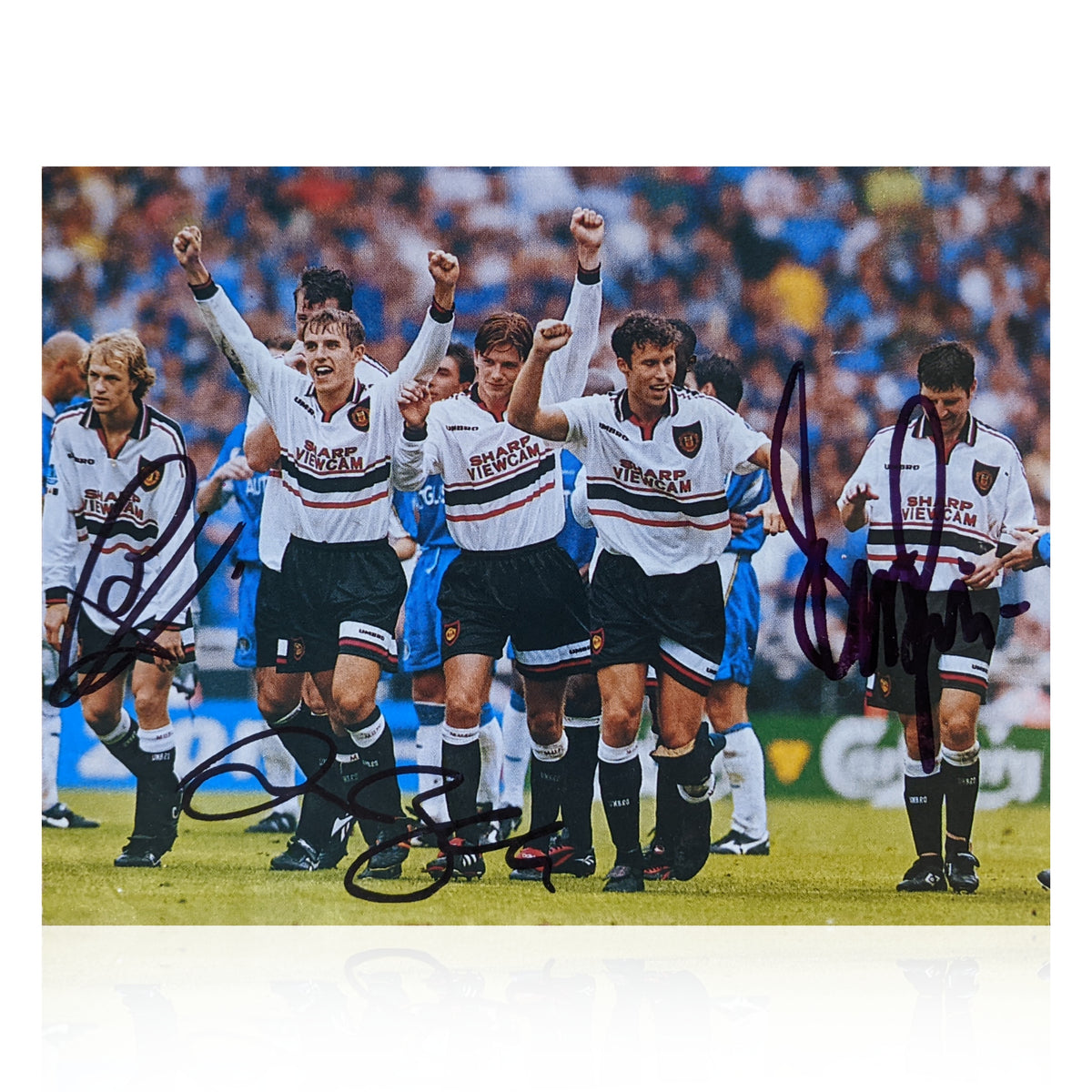 David Beckham and Denis Irwin Signed 9x5.5 Manchester United Magazine ...